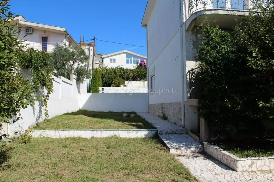 A new house with a large plot, Susanj | Montenegro Prospects