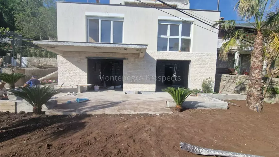 House with a pool and sea view, Marovici | Montenegro Prospects