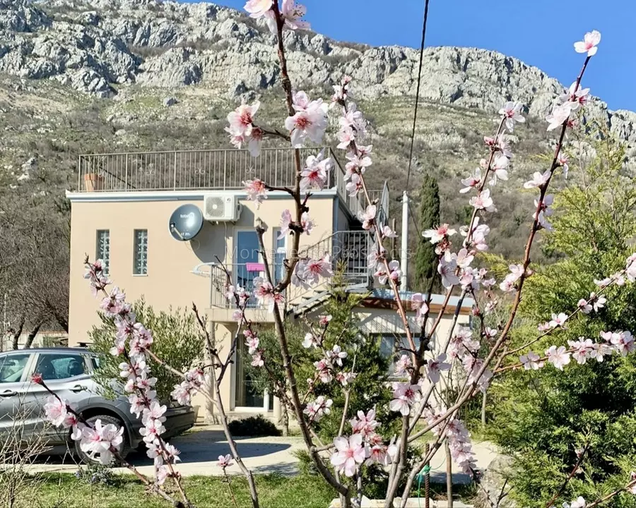 A house for sale with a garden and a beautiful view of the mountain in ...