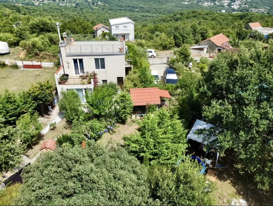A house for sale with a garden and a beautiful view of the mountain in ...