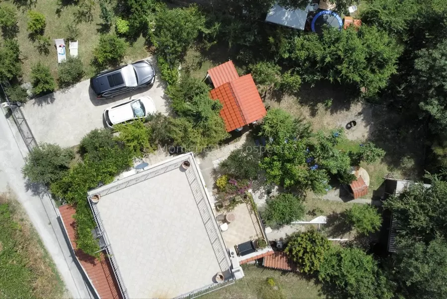 A house for sale with a garden and a beautiful view of the mountain in ...