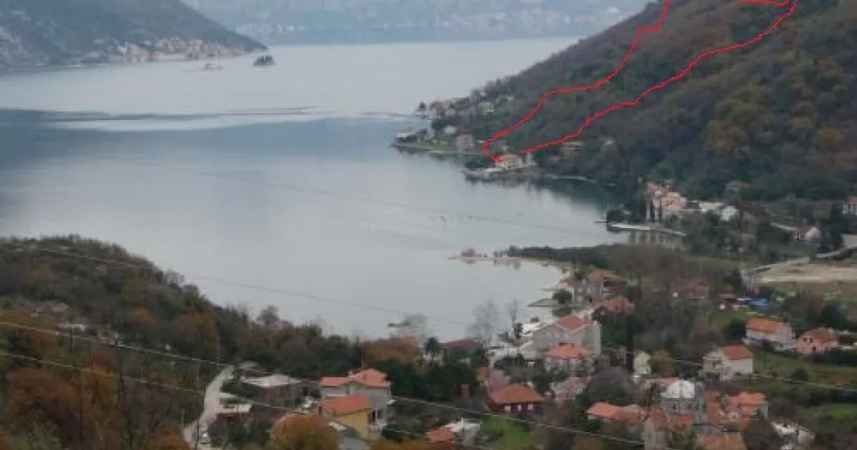 Large plot in Morinj on the front line | Montenegro Prospects