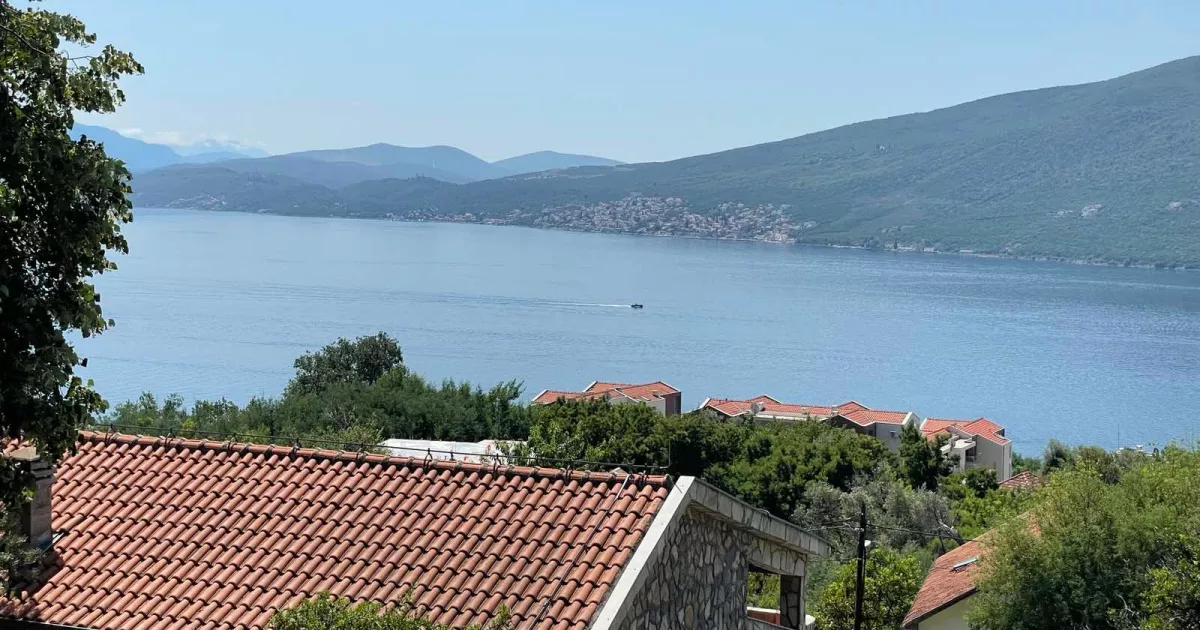 Stone house with a large plot, 650m from the sea in Djenovici, Herceg ...