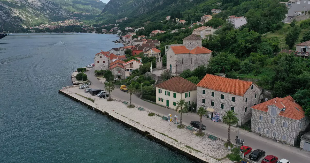 Stone house for renovation on the first line to the sea, Muo ...